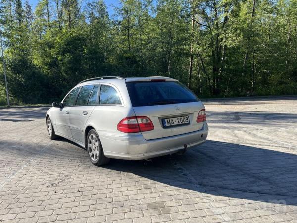Grey Mercedes-Benz E 280 2004 in Riga, with an engine capacity of 3.20 L and mileage of 308 thousand km for 2500 €, photo 3 on AUTOMOTO.COM.LV