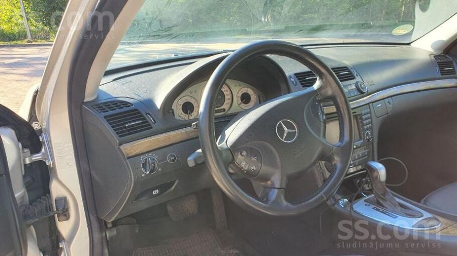 Pelēks Mercedes-Benz E 280 2004 Rīga, ar dzinēja tilpumu 3.20 L un nobraukumu 308 tūkst. km par 2500 €, foto 12 vietnē AUTOMOTO.COM.LV
