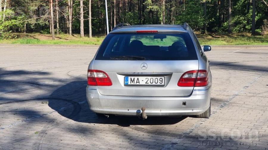 Pelēks Mercedes-Benz E 280 2004 Rīga, ar dzinēja tilpumu 3.20 L un nobraukumu 308 tūkst. km par 2500 €, foto 13 vietnē AUTOMOTO.COM.LV