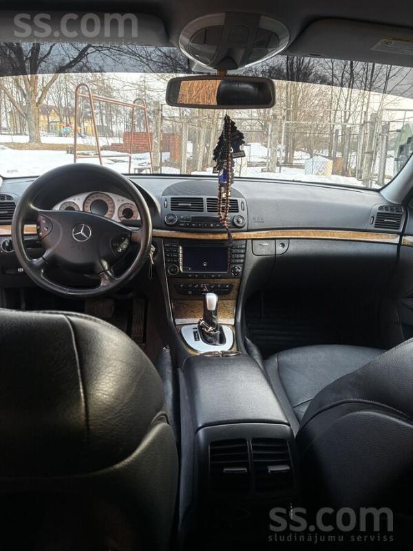 Pelēks Mercedes-Benz E 280 2005 Daugavpils, ar dzinēja tilpumu 3.20 L un nobraukumu 301 tūkst. km par 3200 €, foto 3 vietnē AUTOMOTO.COM.LV