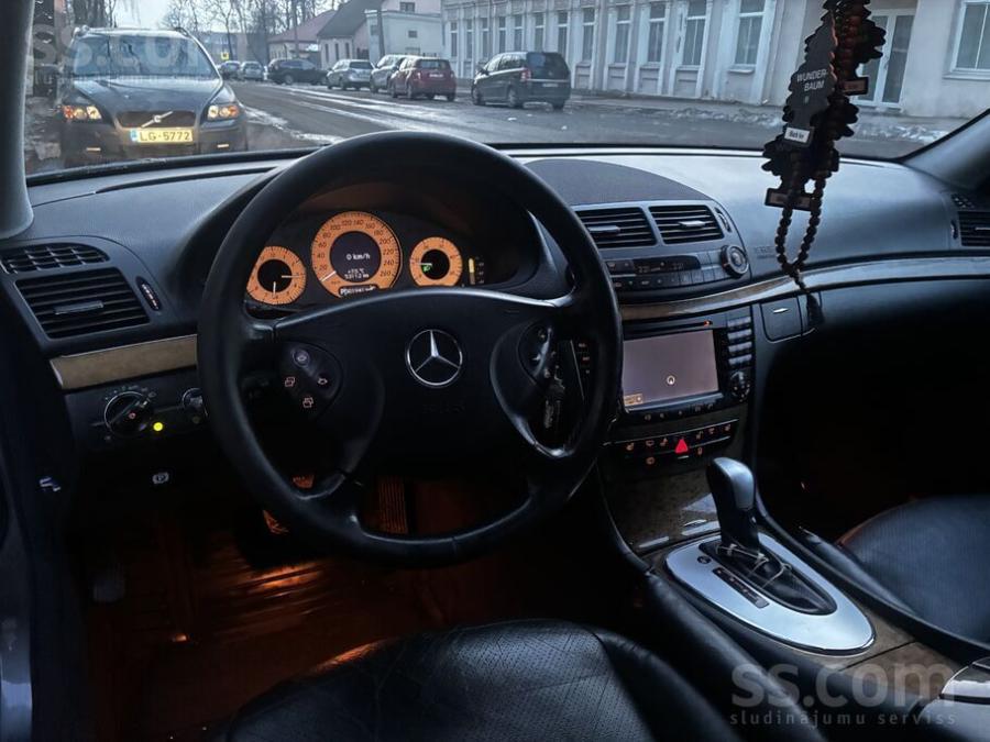 Серый Мерседес Е 280 2005 в Даугавпилс, объемом двигателя 3.20 л и пробегом 301 тыс. км за 3200 €, фото 5 на AUTOMOTO.COM.LV