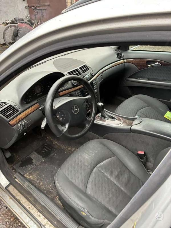 Pelēks Mercedes-Benz E 280 2005 Kauņa, ar dzinēja tilpumu 3.22 L un nobraukumu 485 tūkst. km par 1299 €, foto 8 vietnē AUTOMOTO.COM.LV