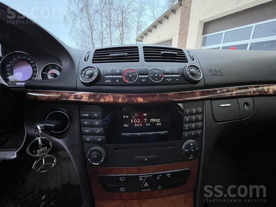 Pelēks Mercedes-Benz E 280 2006 Rīga, ar dzinēja tilpumu 3.00 L un nobraukumu 0 tūkst. km par 3990 €, foto 14 vietnē AUTOMOTO.COM.LV