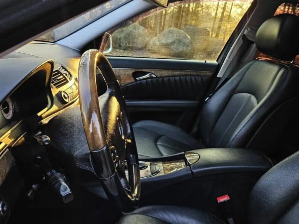 Pelēks Mercedes-Benz E 280 2006 Jēkabpils, ar dzinēja tilpumu 3.00 L un nobraukumu 343 tūkst. km par 3990 €, foto 10 vietnē AUTOMOTO.COM.LV