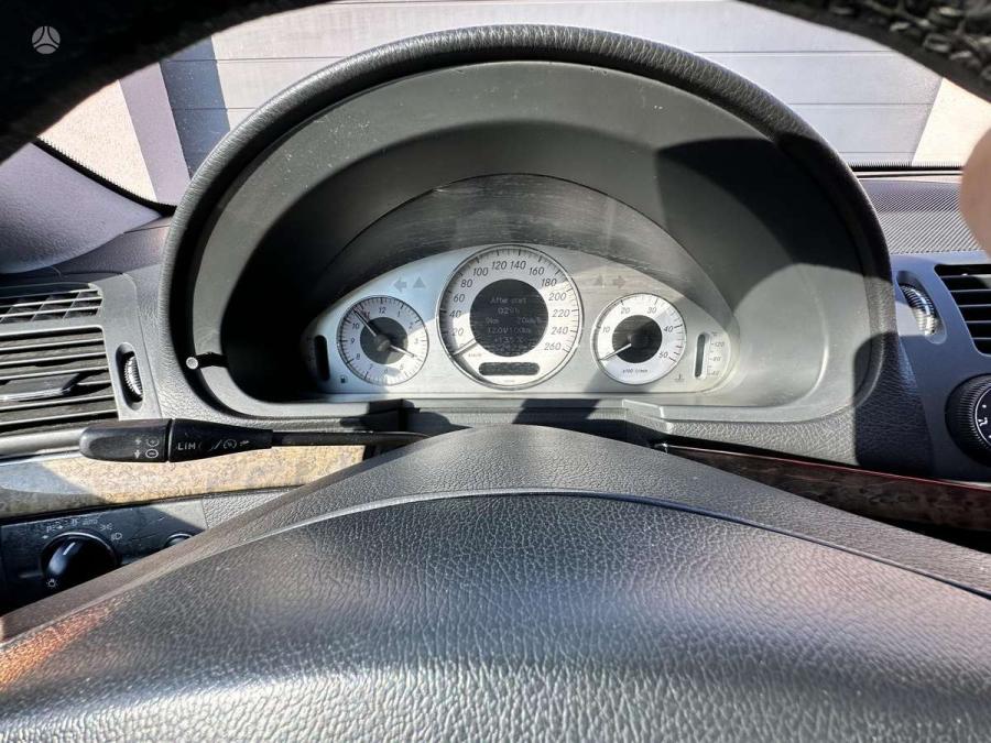 Pelēks Mercedes-Benz E 280 2006 Klaipėda, ar dzinēja tilpumu 2.99 L un nobraukumu 404 tūkst. km par 3150 €, foto 12 vietnē AUTOMOTO.COM.LV