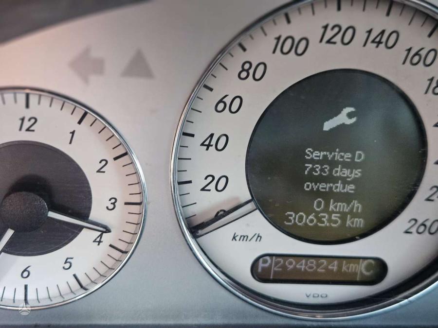 Pelēks Mercedes-Benz E 280 2006 Panevēža, ar dzinēja tilpumu 2.99 L un nobraukumu 295 tūkst. km par 1200 €, foto 18 vietnē AUTOMOTO.COM.LV