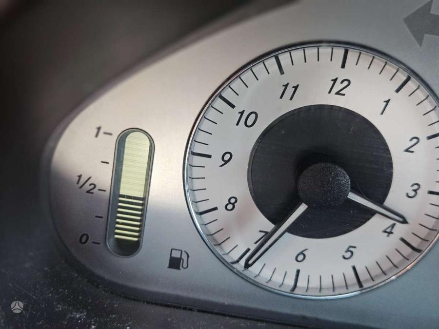 Pelēks Mercedes-Benz E 280 2006 Panevēža, ar dzinēja tilpumu 2.99 L un nobraukumu 295 tūkst. km par 1200 €, foto 23 vietnē AUTOMOTO.COM.LV