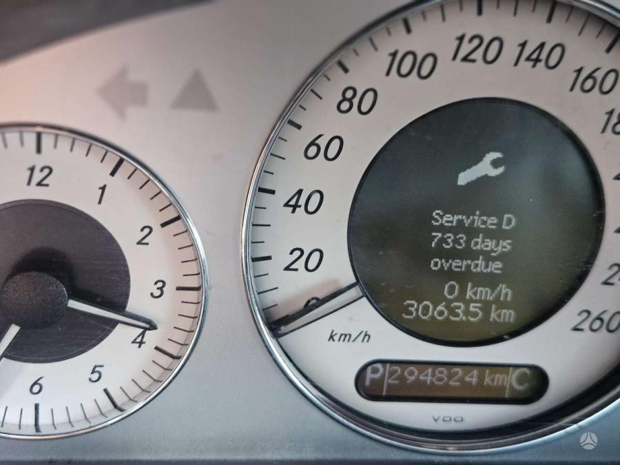 Pelēks Mercedes-Benz E 280 2006 Panevēža, ar dzinēja tilpumu 2.99 L un nobraukumu 295 tūkst. km par 1200 €, foto 27 vietnē AUTOMOTO.COM.LV