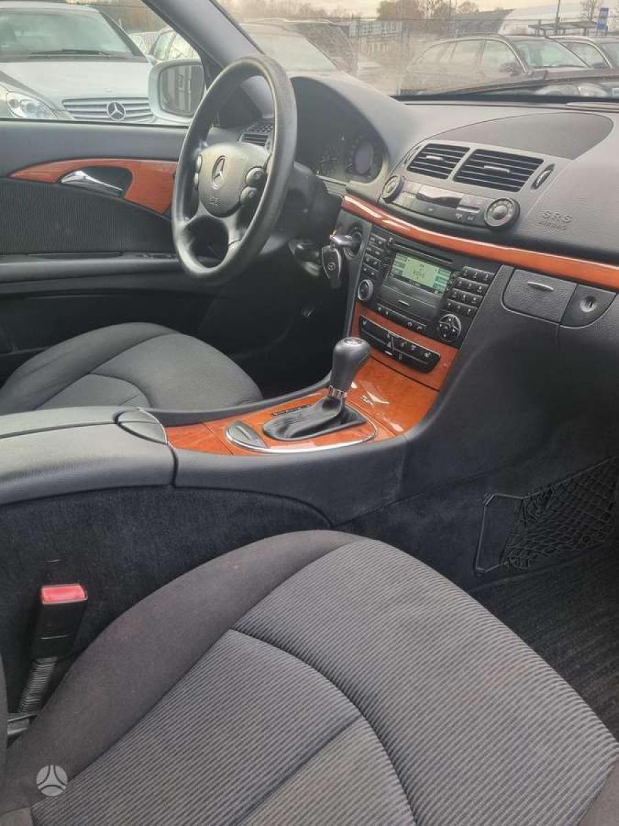 Pelēks Mercedes-Benz E 280 2007 Kauņa, ar dzinēja tilpumu 3.00 L un nobraukumu 350 tūkst. km par 2100 €, foto 6 vietnē AUTOMOTO.COM.LV