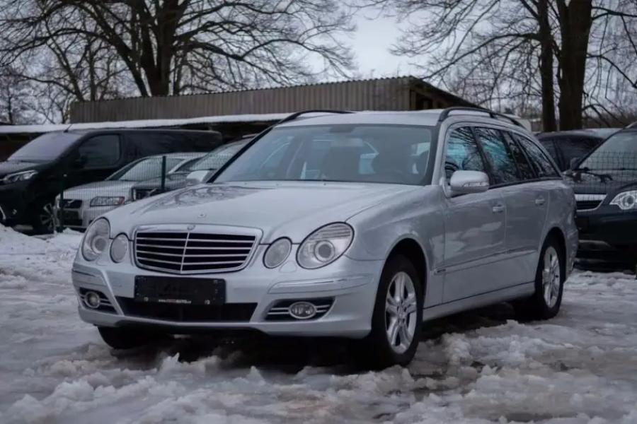 Серый Мерседес Е 280 2009 в Гробиня, объемом двигателя 3.00 л и пробегом 234 тыс. км за 5450 €, фото 4 на AUTOMOTO.COM.LV