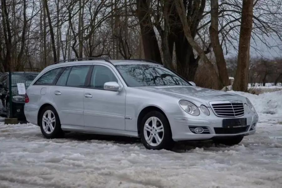 Серый Мерседес Е 280 2009 в Гробиня, объемом двигателя 3.00 л и пробегом 234 тыс. км за 5450 €, фото 11 на AUTOMOTO.COM.LV
