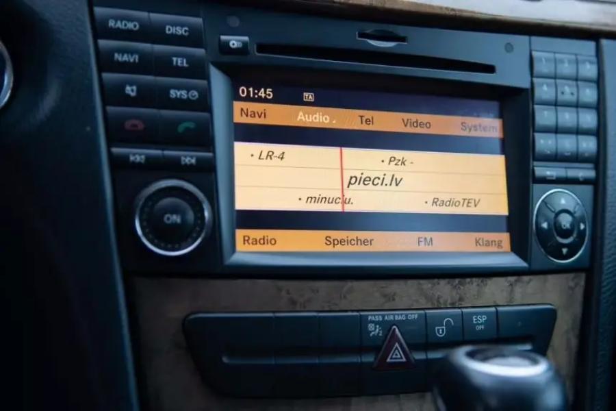Серый Мерседес Е 280 2009 в Гробиня, объемом двигателя 3.00 л и пробегом 234 тыс. км за 5450 €, фото 25 на AUTOMOTO.COM.LV