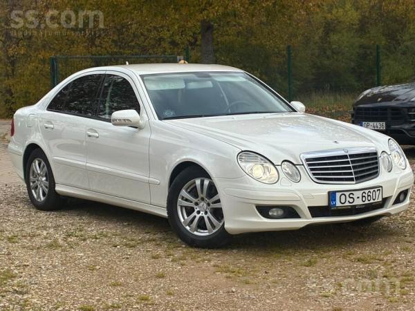 Mercedes-Benz E 280 2008 KuldÄ«ga vietnÄ Balts Mercedes-Benz E 280 2008 KuldÄ«ga, ar dzinÄja tilpumu 3.00 L un nobraukumu 466 tÅ«kst. km par 4490 ā¬, foto 1 vietnÄ AUTOMOTO.COM.LV