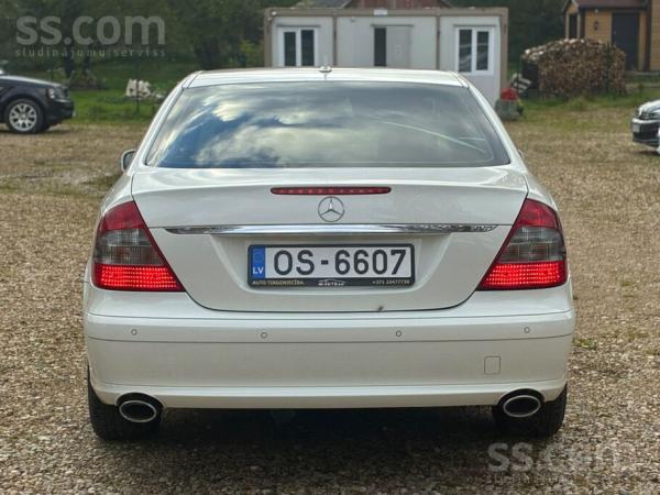 Mercedes-Benz E 280 2008 KuldÄ«ga vietnÄ Balts Mercedes-Benz E 280 2008 KuldÄ«ga, ar dzinÄja tilpumu 3.00 L un nobraukumu 466 tÅ«kst. km par 4490 ā¬, foto 8 vietnÄ AUTOMOTO.COM.LV
