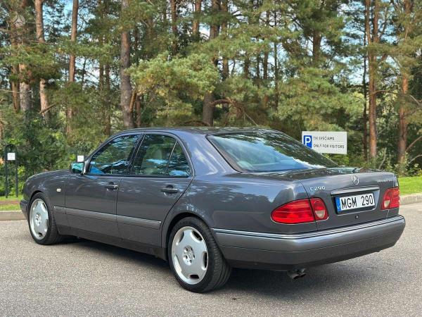 Pelēks Mercedes-Benz e-290 1997 Nemenčinė, ar dzinēja tilpumu 2.87 L un nobraukumu 318 tūkst. km par 4300 €, foto 5 vietnē AUTOMOTO.COM.LV