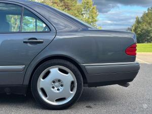 Pelēks Mercedes-Benz e-290 1997 Nemenčinė, ar dzinēja tilpumu 2.87 L un nobraukumu 318 tūkst. km par 4300 €, foto 13 vietnē AUTOMOTO.COM.LV