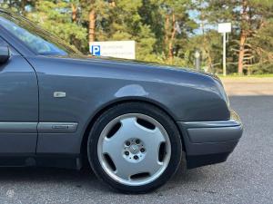 Pelēks Mercedes-Benz e-290 1997 Nemenčinė, ar dzinēja tilpumu 2.87 L un nobraukumu 318 tūkst. km par 4300 €, foto 14 vietnē AUTOMOTO.COM.LV
