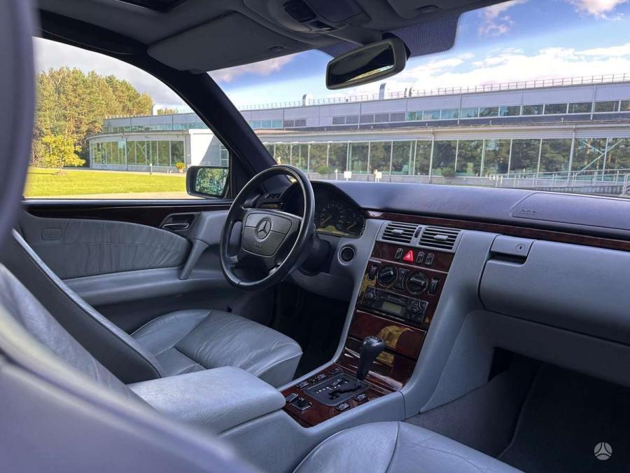 Pelēks Mercedes-Benz e-290 1997 Nemenčinė, ar dzinēja tilpumu 2.87 L un nobraukumu 318 tūkst. km par 4300 €, foto 15 vietnē AUTOMOTO.COM.LV