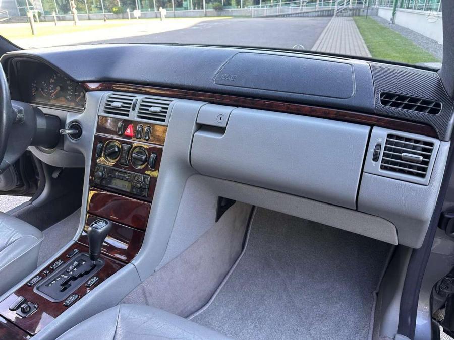 Pelēks Mercedes-Benz e-290 1997 Nemenčinė, ar dzinēja tilpumu 2.87 L un nobraukumu 318 tūkst. km par 4300 €, foto 22 vietnē AUTOMOTO.COM.LV