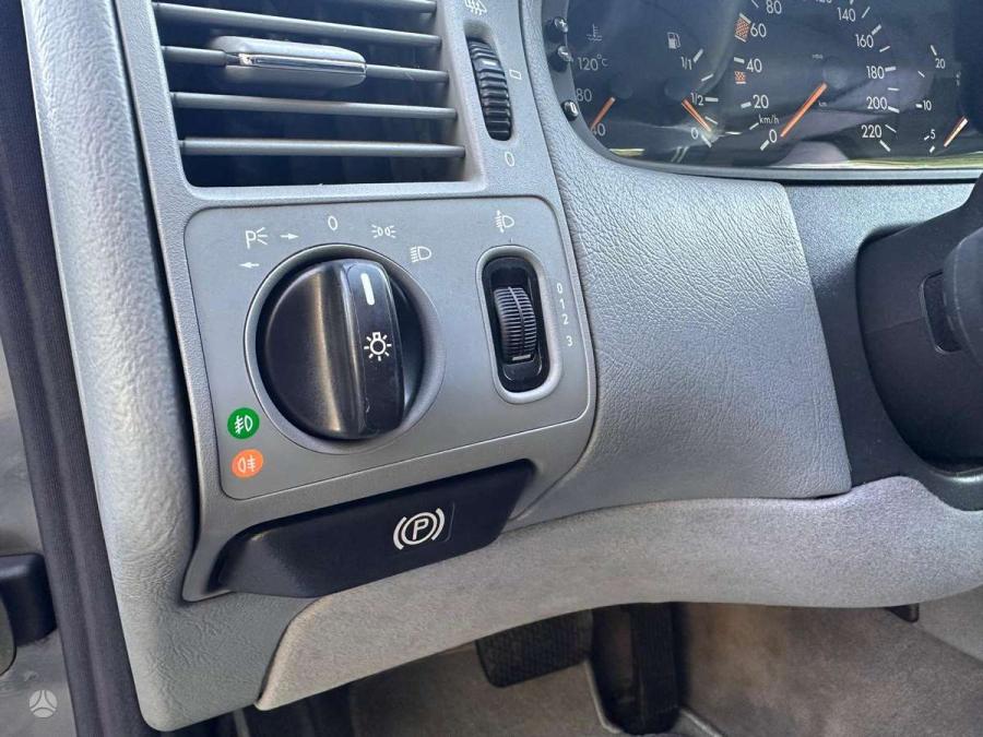 Pelēks Mercedes-Benz e-290 1997 Nemenčinė, ar dzinēja tilpumu 2.87 L un nobraukumu 318 tūkst. km par 4300 €, foto 25 vietnē AUTOMOTO.COM.LV