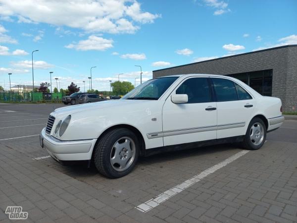 Balts Mercedes-Benz e-290 1996 Molėtai, ar dzinēja tilpumu 2.90 L un nobraukumu 325 tūkst. km par 3650 €, foto 1 vietnē AUTOMOTO.COM.LV