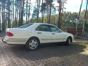 White Mercedes-Benz e-290 1996 in Moletai, with an engine capacity of 2.90 L and mileage of 325 thousand km for 3650 €, photo 4 on AUTOMOTO.COM.LV