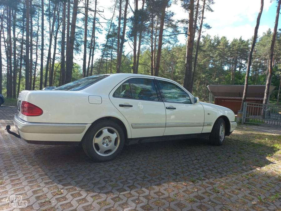 White Mercedes-Benz e-290 1996 in Moletai, with an engine capacity of 2.90 L and mileage of 325 thousand km for 3650 €, photo 4 on AUTOMOTO.COM.LV