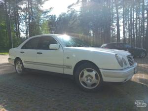 White Mercedes-Benz e-290 1996 in Moletai, with an engine capacity of 2.90 L and mileage of 325 thousand km for 3650 €, photo 5 on AUTOMOTO.COM.LV
