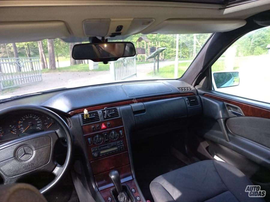 White Mercedes-Benz e-290 1996 in Moletai, with an engine capacity of 2.90 L and mileage of 325 thousand km for 3650 €, photo 9 on AUTOMOTO.COM.LV