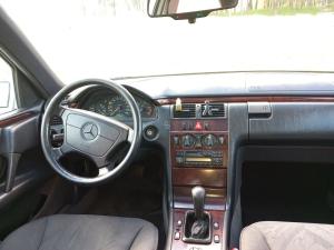 White Mercedes-Benz e-290 1996 in Moletai, with an engine capacity of 2.90 L and mileage of 325 thousand km for 3650 €, photo 12 on AUTOMOTO.COM.LV