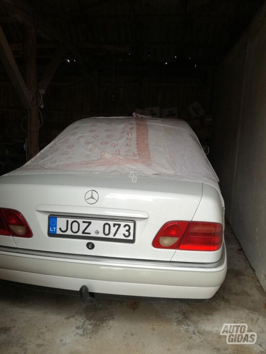 White Mercedes-Benz e-290 1996 in Moletai, with an engine capacity of 2.90 L and mileage of 325 thousand km for 3650 €, photo 16 on AUTOMOTO.COM.LV