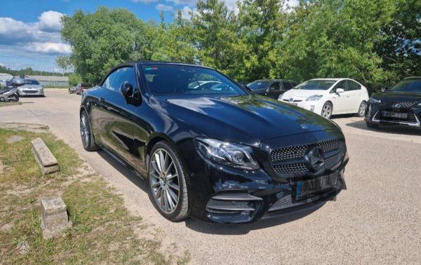 Melns Mercedes-Benz E 300 2017 Panevēža, ar dzinēja tilpumu 3.00 L un nobraukumu 305 tūkst. km par 35790 €, foto 2 vietnē AUTOMOTO.COM.LV
