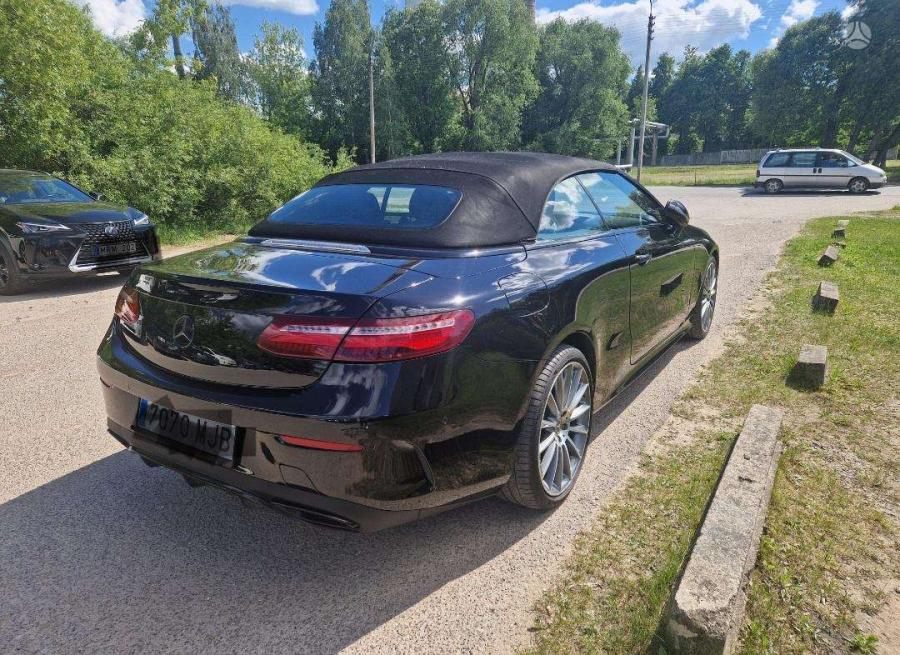 Melns Mercedes-Benz E 300 2017 Panevēža, ar dzinēja tilpumu 3.00 L un nobraukumu 305 tūkst. km par 35790 €, foto 4 vietnē AUTOMOTO.COM.LV