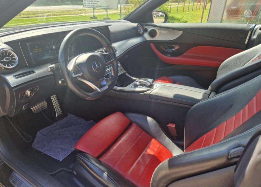 Melns Mercedes-Benz E 300 2017 Panevēža, ar dzinēja tilpumu 3.00 L un nobraukumu 305 tūkst. km par 35790 €, foto 7 vietnē AUTOMOTO.COM.LV