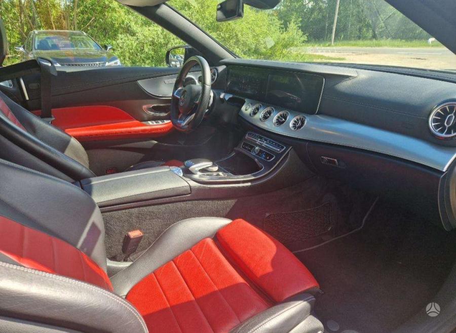 Melns Mercedes-Benz E 300 2017 Panevēža, ar dzinēja tilpumu 3.00 L un nobraukumu 305 tūkst. km par 35790 €, foto 10 vietnē AUTOMOTO.COM.LV