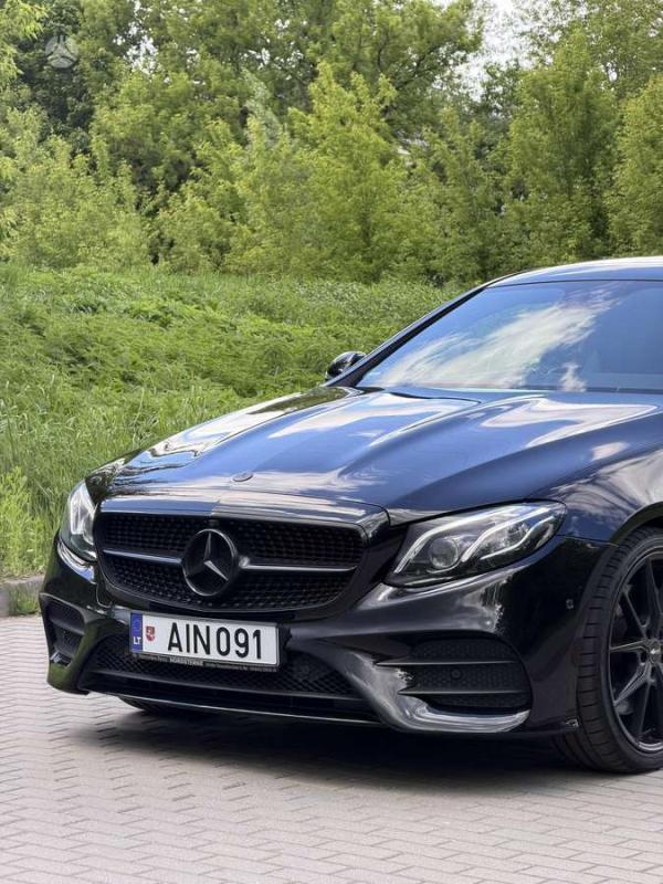 Black Mercedes-Benz E 300 2017 in Vilnius, with an engine capacity of 1.99 L and mileage of 112 thousand km for 29900 €, photo 2 on AUTOMOTO.COM.LV