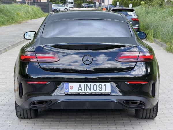Black Mercedes-Benz E 300 2017 in Vilnius, with an engine capacity of 1.99 L and mileage of 112 thousand km for 29900 €, photo 4 on AUTOMOTO.COM.LV