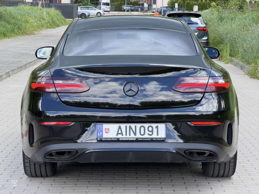 Black Mercedes-Benz E 300 2017 in Vilnius, with an engine capacity of 1.99 L and mileage of 112 thousand km for 29900 €, photo 5 on AUTOMOTO.COM.LV