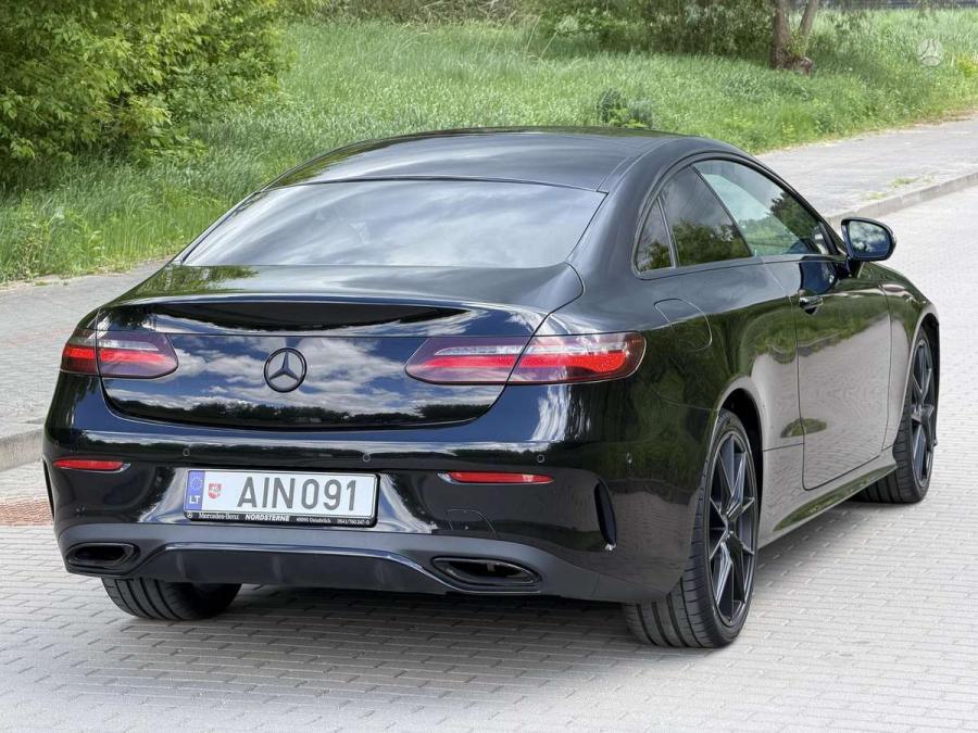 Black Mercedes-Benz E 300 2017 in Vilnius, with an engine capacity of 1.99 L and mileage of 112 thousand km for 29900 €, photo 6 on AUTOMOTO.COM.LV