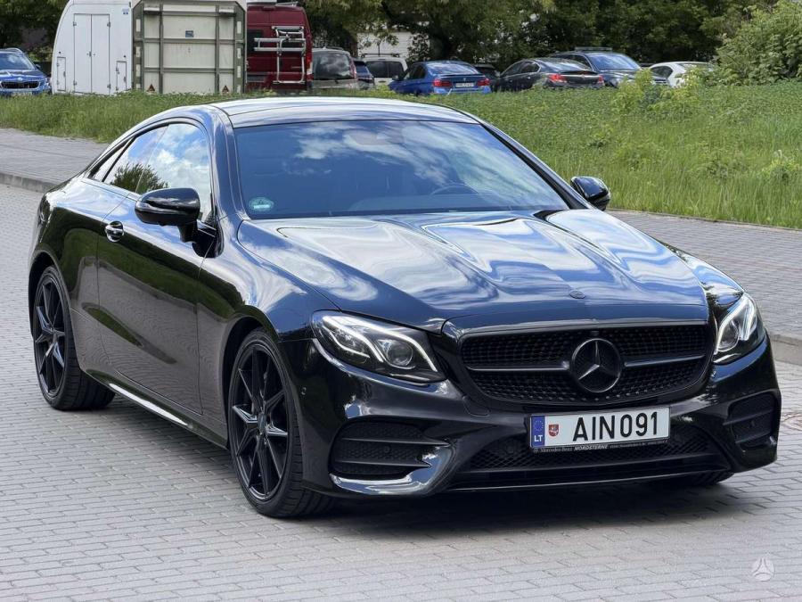 Black Mercedes-Benz E 300 2017 in Vilnius, with an engine capacity of 1.99 L and mileage of 112 thousand km for 29900 €, photo 7 on AUTOMOTO.COM.LV