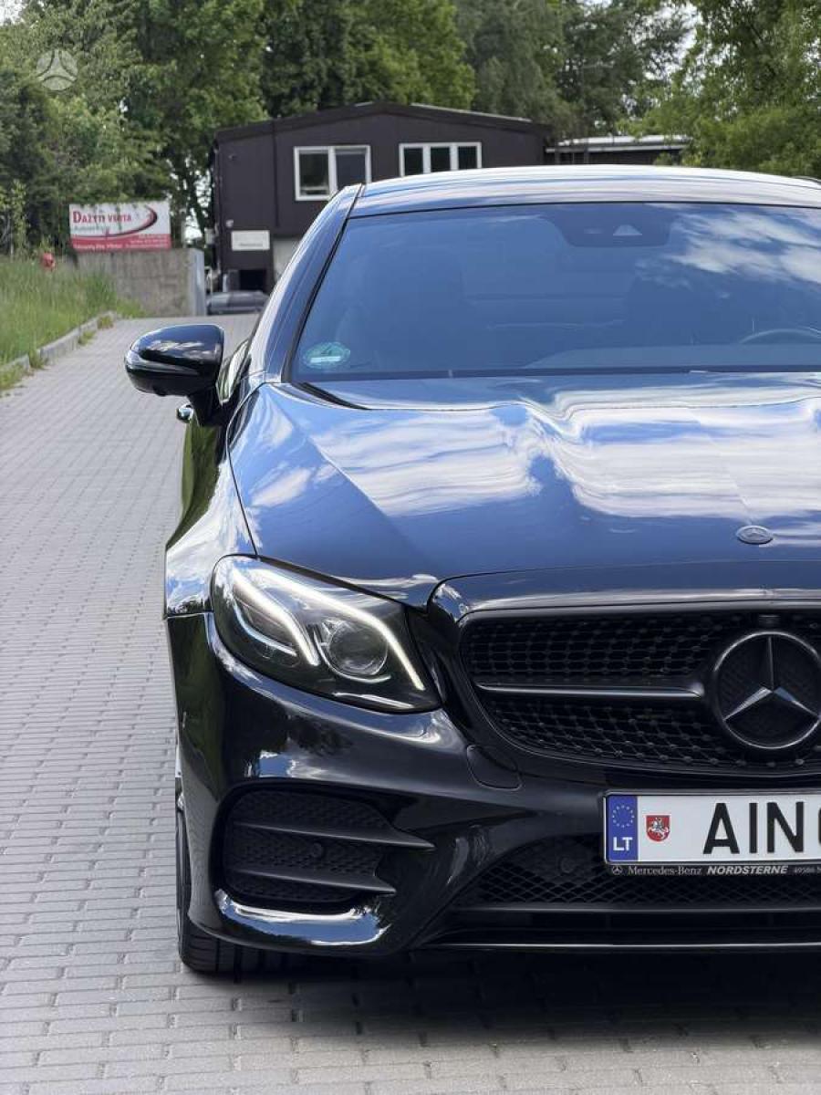 Black Mercedes-Benz E 300 2017 in Vilnius, with an engine capacity of 1.99 L and mileage of 112 thousand km for 29900 €, photo 9 on AUTOMOTO.COM.LV