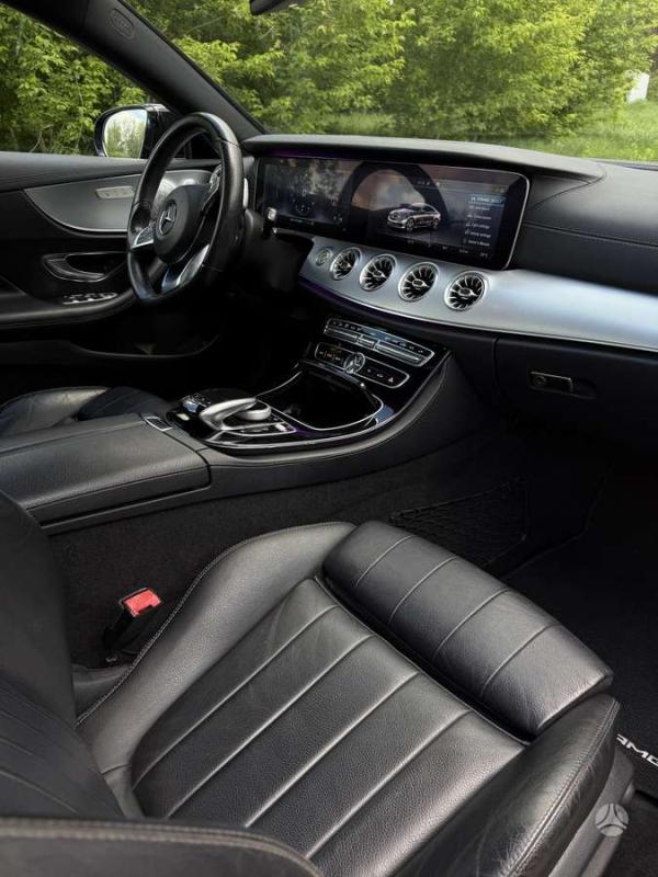 Black Mercedes-Benz E 300 2017 in Vilnius, with an engine capacity of 1.99 L and mileage of 112 thousand km for 29900 €, photo 9 on AUTOMOTO.COM.LV