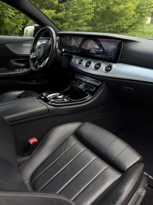 Black Mercedes-Benz E 300 2017 in Vilnius, with an engine capacity of 1.99 L and mileage of 112 thousand km for 29900 €, photo 10 on AUTOMOTO.COM.LV