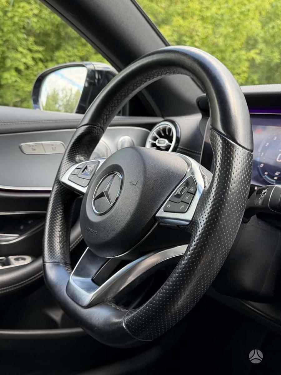 Black Mercedes-Benz E 300 2017 in Vilnius, with an engine capacity of 1.99 L and mileage of 112 thousand km for 29900 €, photo 12 on AUTOMOTO.COM.LV