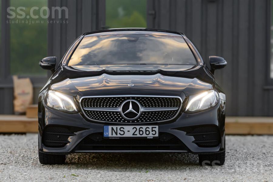 Black Mercedes-Benz E 300 2020 in Riga, with an engine capacity of 2.00 L and mileage of 149 thousand km for 32900 €, photo 4 on AUTOMOTO.COM.LV