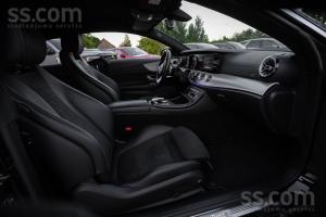 Black Mercedes-Benz E 300 2020 in Riga, with an engine capacity of 2.00 L and mileage of 149 thousand km for 32900 €, photo 10 on AUTOMOTO.COM.LV