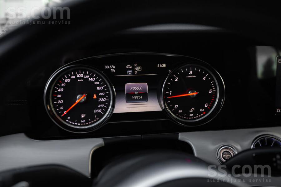 Black Mercedes-Benz E 300 2020 in Riga, with an engine capacity of 2.00 L and mileage of 149 thousand km for 32900 €, photo 11 on AUTOMOTO.COM.LV