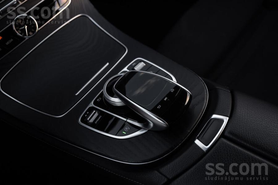 Black Mercedes-Benz E 300 2020 in Riga, with an engine capacity of 2.00 L and mileage of 149 thousand km for 32900 €, photo 23 on AUTOMOTO.COM.LV