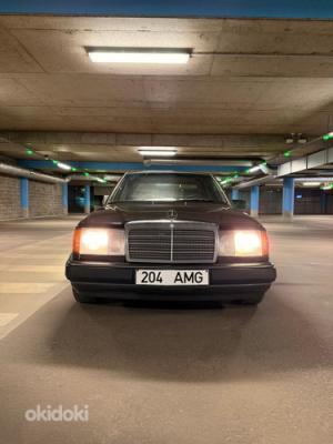 Black Mercedes-Benz E 300 1991 in Tallinn, with an engine capacity of 3.00 L and mileage of 285 thousand km for 6600 €, photo  on AUTOMOTO.COM.LV