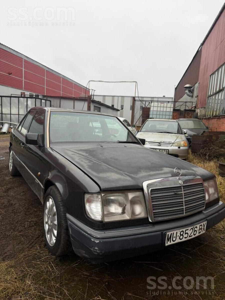Melns Mercedes-Benz E 300 1992 Rīga, ar dzinēja tilpumu 3.00 L un nobraukumu 273 tūkst. km par 3500 €, foto 1 vietnē AUTOMOTO.COM.LV